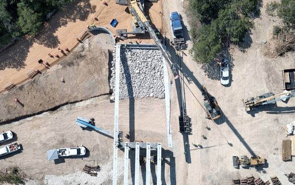 VIDEO: Cow Creek bridge rebuild moves quickly toward September finish ...