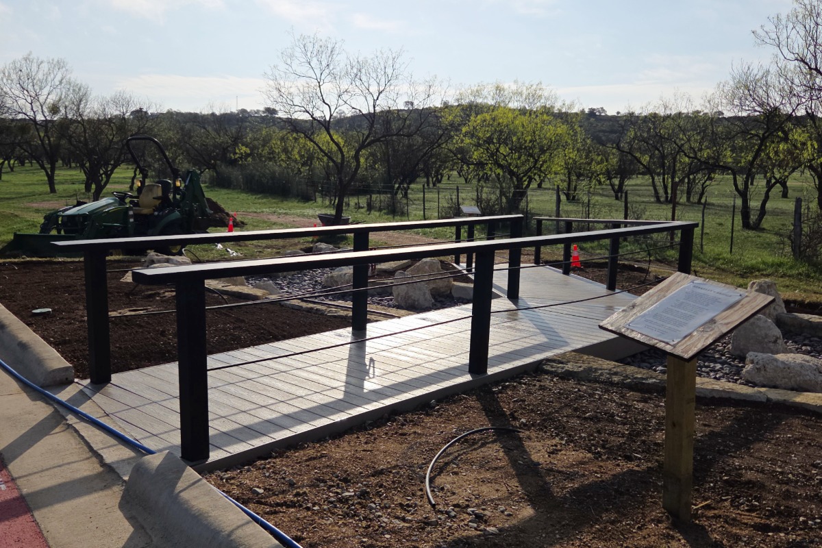 Horseshoe Bay pet memorial bridge nearing completion - DailyTrib.com