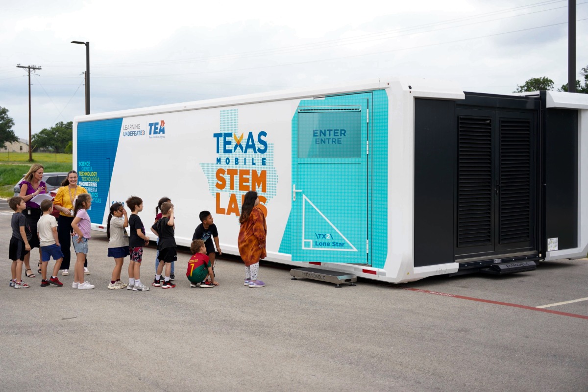 Highland Lakes students build against ‘The Big Bad Wolf’ in mobile STEM ...